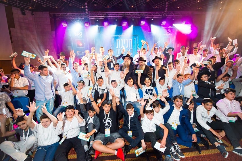 119 Orphans Celebrate Bar Mitzvahs Together at Western Wall - Israel365 ...